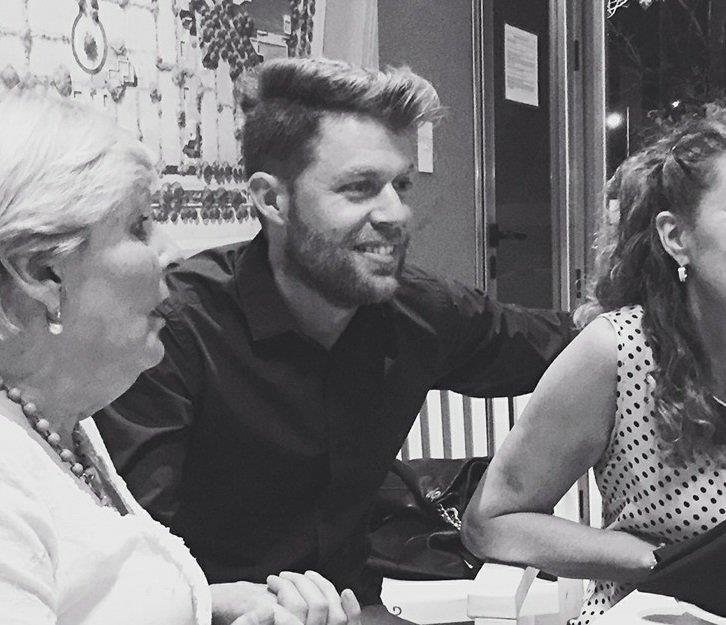 Quién es Javier Medina, el reconocido estilista con quien Ángel de ...