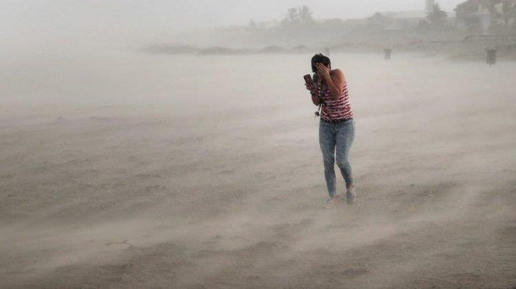 "Oren por nosotros": las impactantes fotos del Huracán Dorian, que ya ...