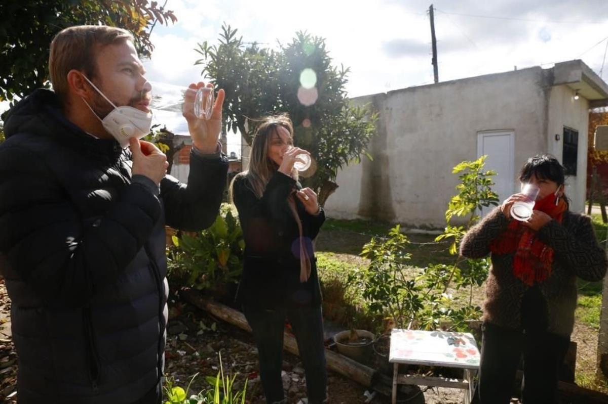 Malena Galmarini inauguró con Gastón Granados una red de agua que abastece a más de 8000 vecinos ...