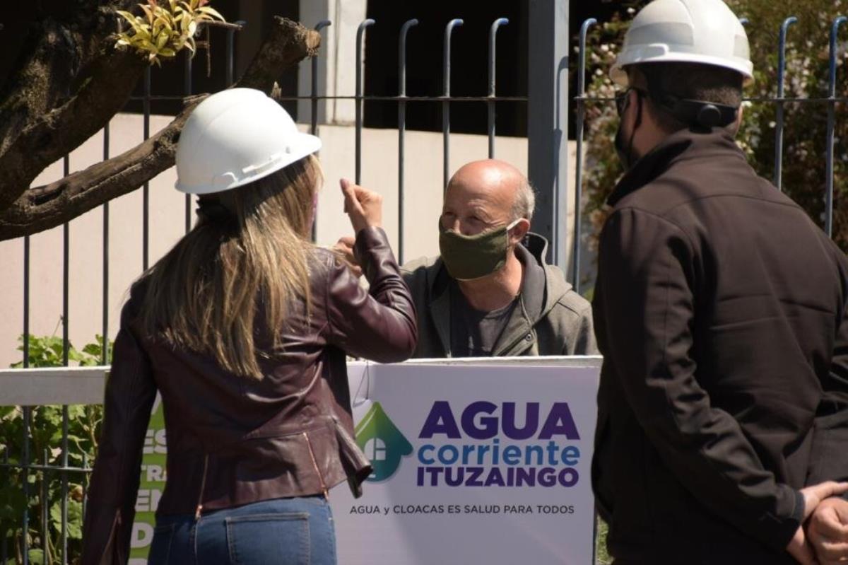 Malena Galmarini y Alberto Descalzo recorrieron una obra que beneficiará a 6.000 vecinos y ...