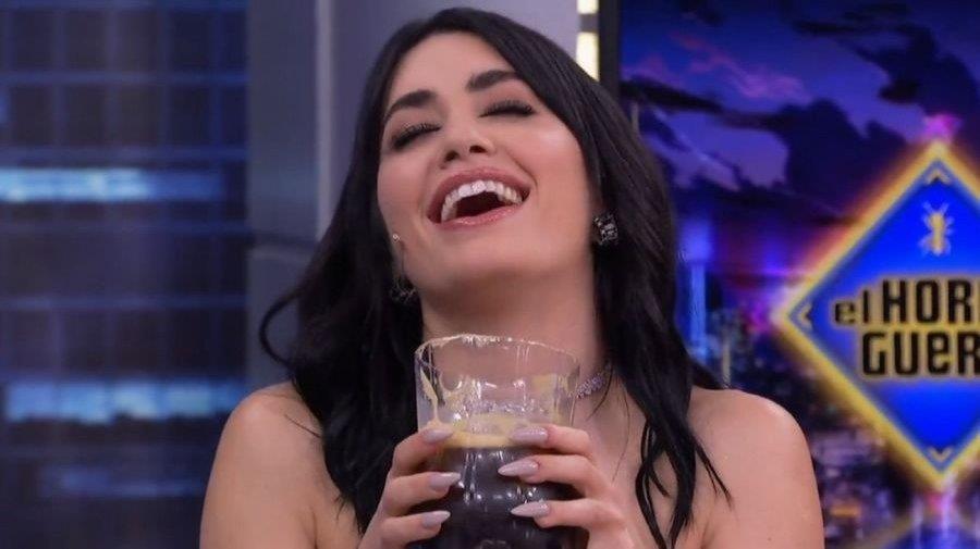 ¿Sale jarra loca? Lali armó, tomó un fernet callejero en la tele ...
