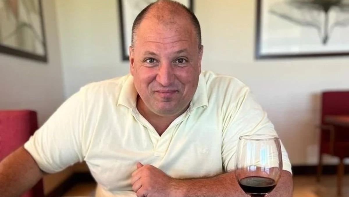 Desnudos y reproches: el plan de Ariel para convertir a Alfa en ...