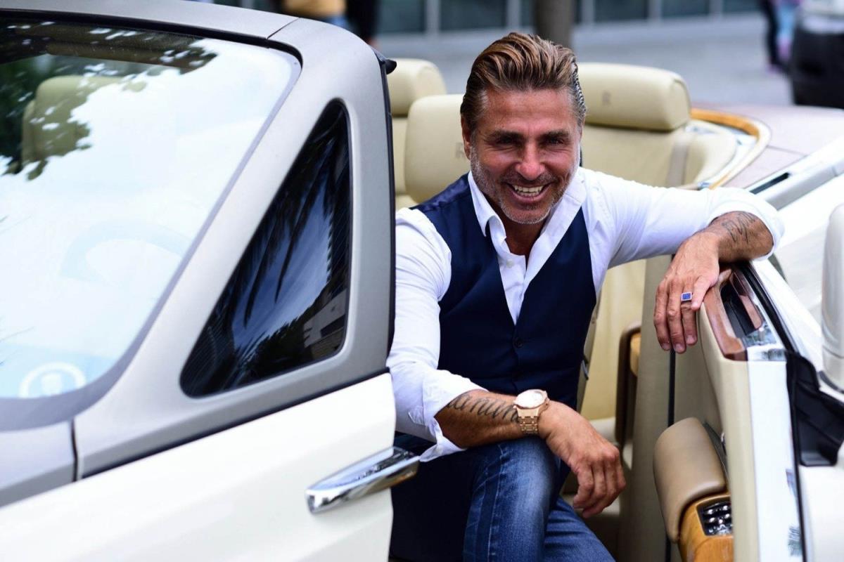 "Hola, normal": quién es el influencer financiero Javier Ferrer, que se ...