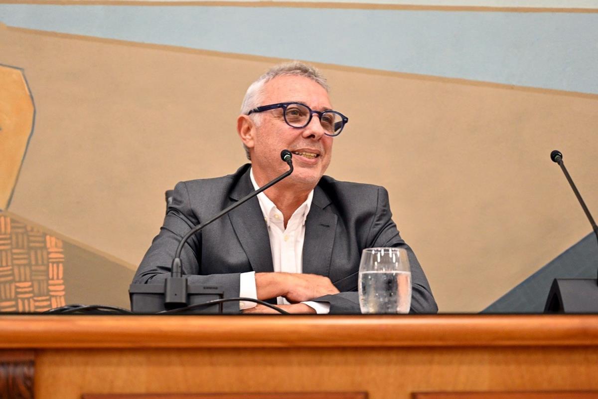 Julio Zamora: "Tenemos que trabajar con lo que le pasa a la gente. Ese ...