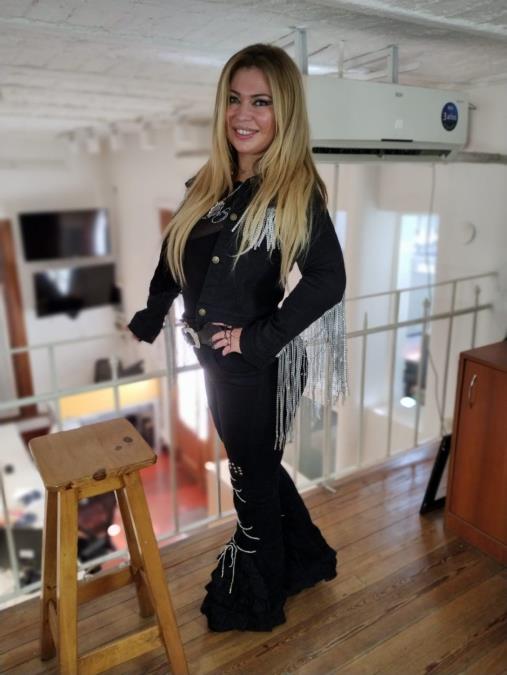 De policía a cantante: Vanina, la esposa de Pierri, se lanza como ...