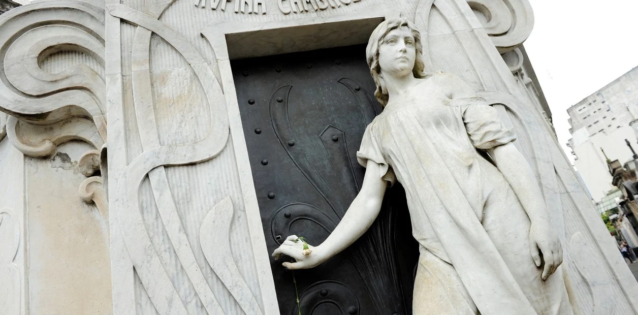 Terror en Buenos Aires: el Cementerio de la Recoleta está entre los "10 ...