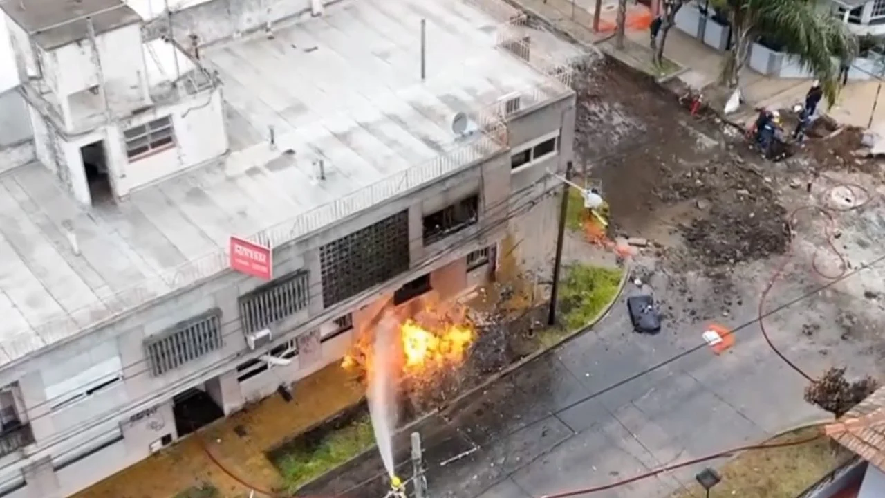 Terrible explosión en Villa Ballester: hay dos personas heridas y un gatito quemado - Big Bang! News