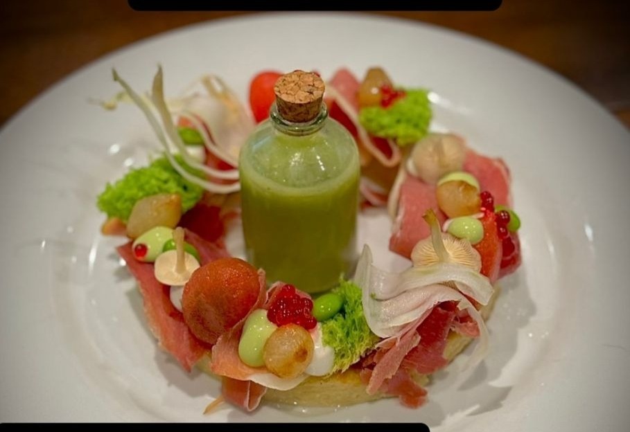 Snacks, jamón crudo y un corazón relleno de postre: el exclusivo menú ...