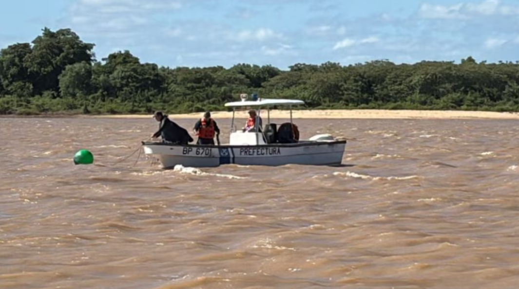 Tragedia en el río Paraná: un muerto y dos desaparecidos tras el vuelco ...