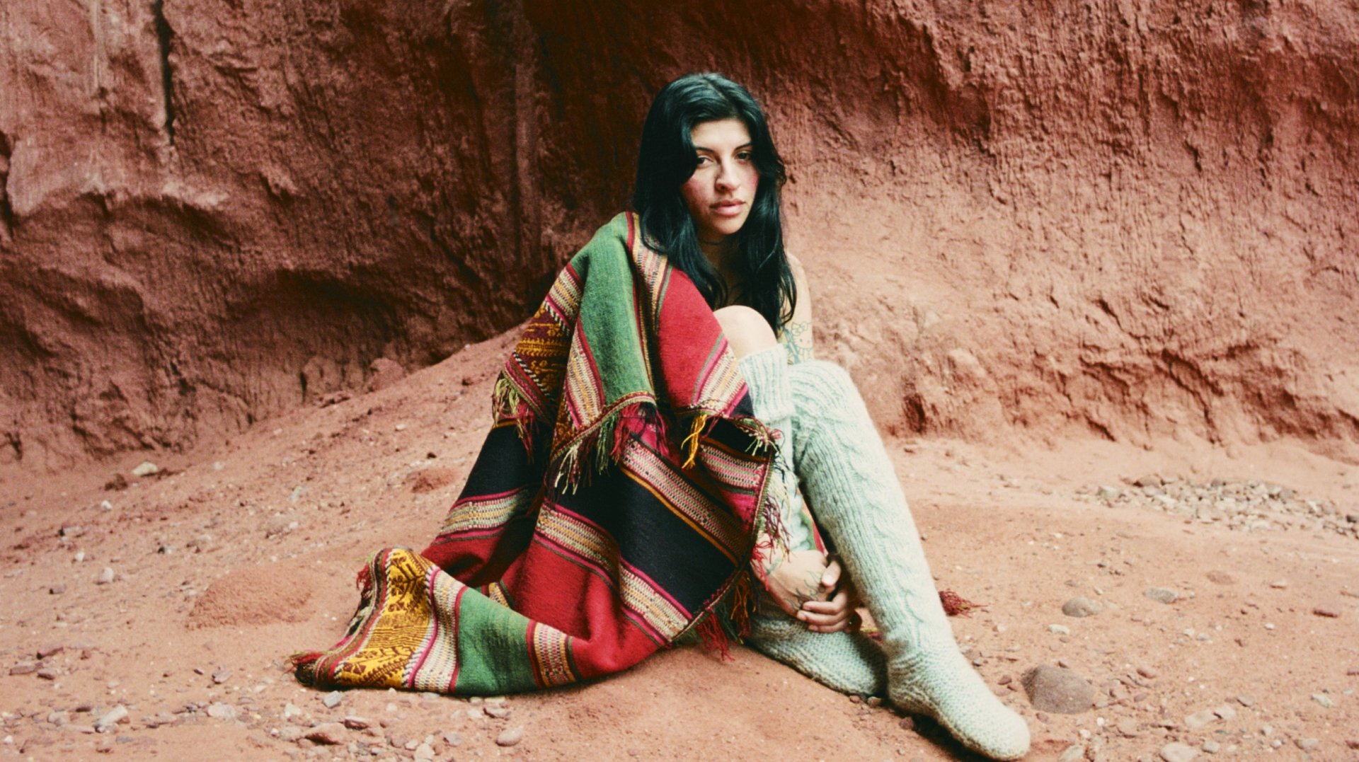 Cazzu regresa con fuerza y orgullo: "Latinaje", un himno a la ...