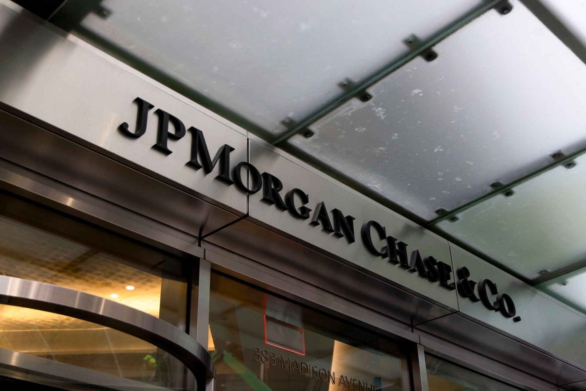 JP Morgan le soltó la mano al modelo libertario y recomienda vender ...