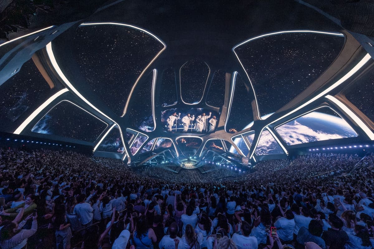 Pantallas 16K, robots y vibraciones 4D: así fue el show de otro planeta ...