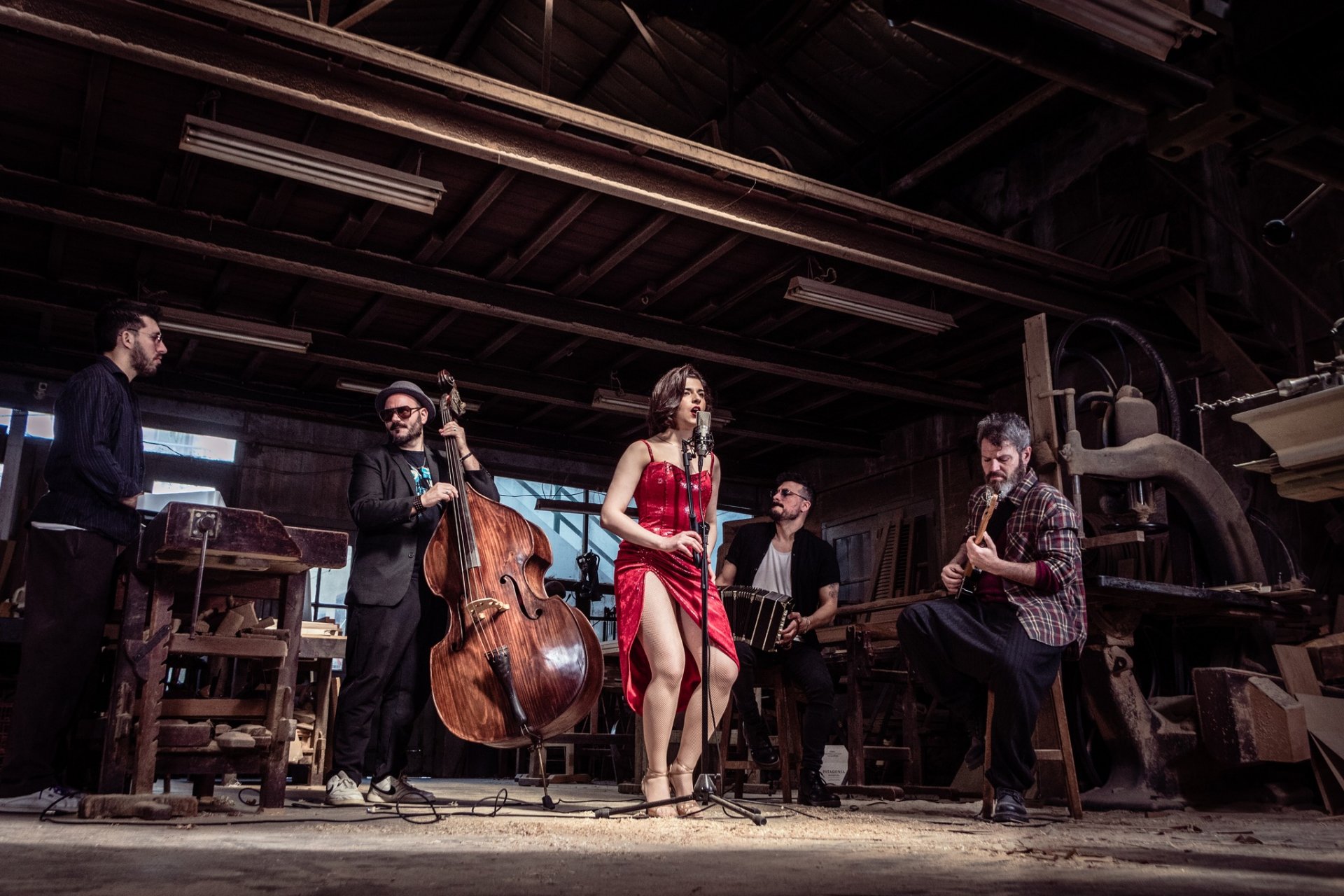 El tango del siglo XXI y la rebeldía "punk" de El Cachivache Quinteto ...